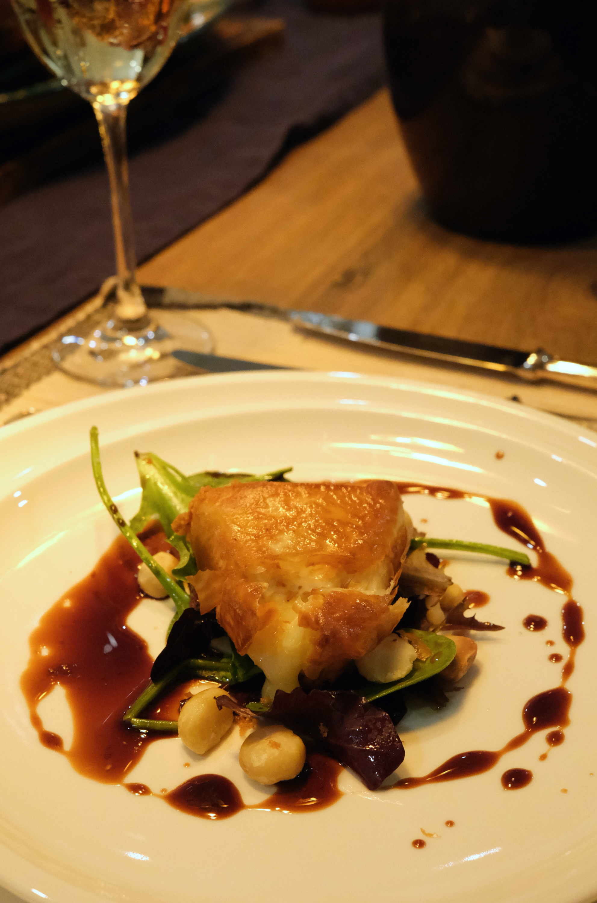 Melted camembert triangles on baby greens – Nga's cuisine